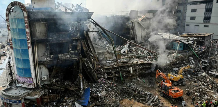 Pakistan: Gul Plaza fire: According to the union president, people are ...